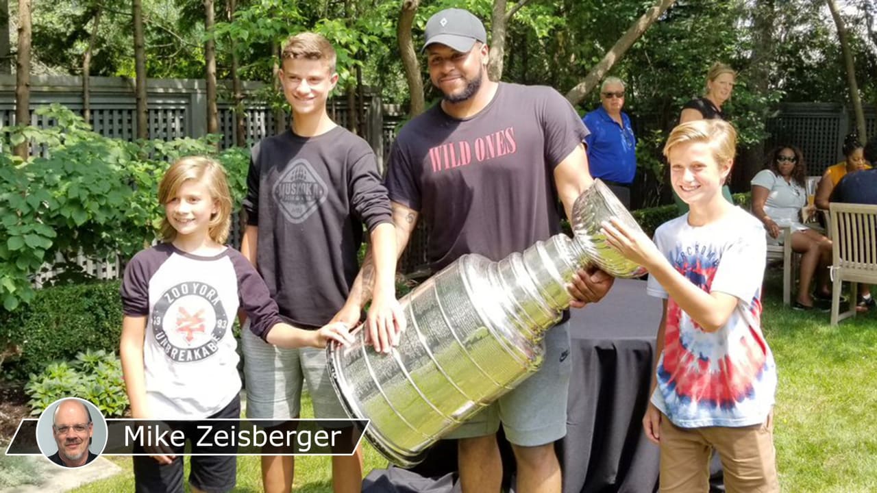 Smith-Pelly has 'awesome' day with Stanley Cup in Toronto | NHL.com