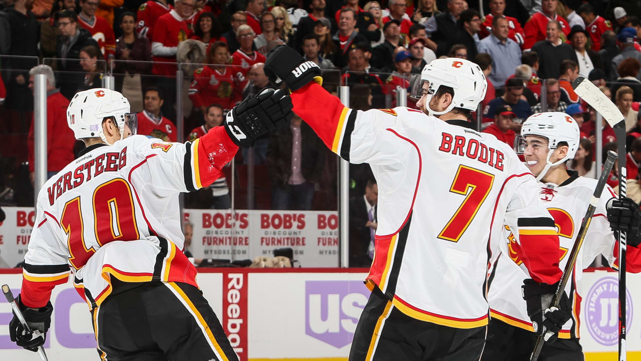 Les Flames battent les Blackhawks en fusillade | LNH.com