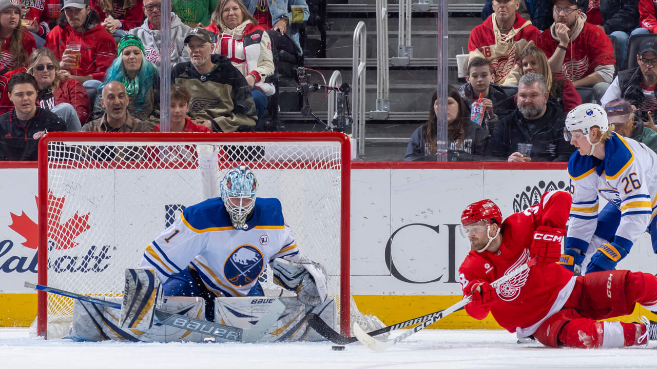 Fischer scores from his knees | NHL.com