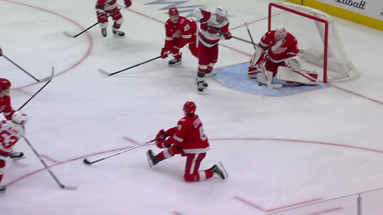 Blake inscrit les Hurricanes au tableau | LNH.com