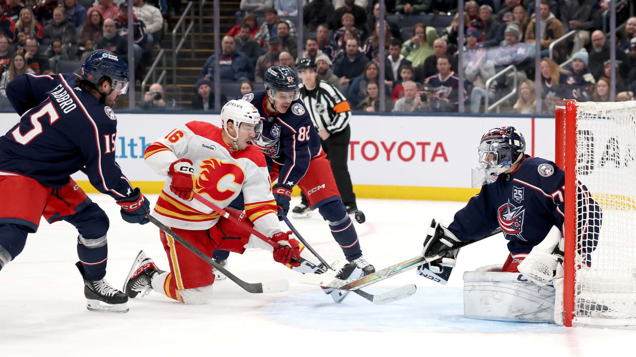 CGY@CBJ: Greaves with a great save against Morgan Frost | NHL.com