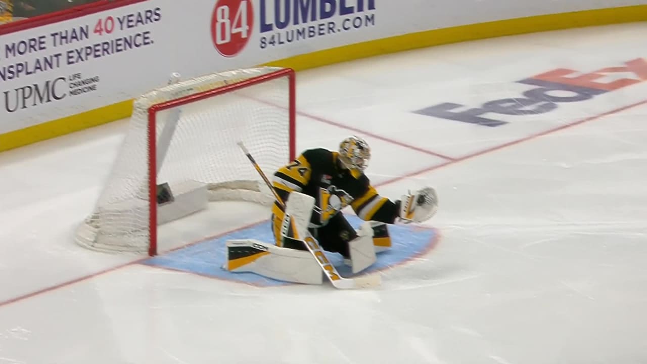Skinner flashes glove | NHL.com