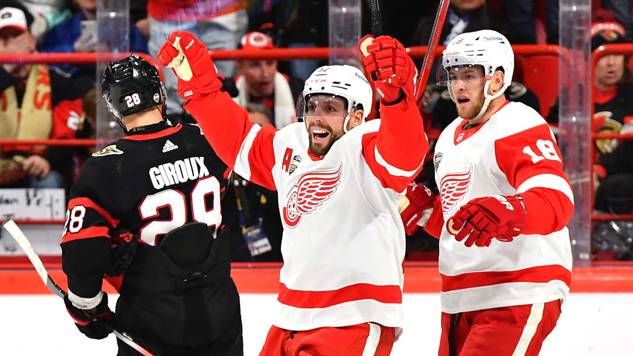 Perron marque un but avec «un coup de main» de Karl Tremblay | LNH.com