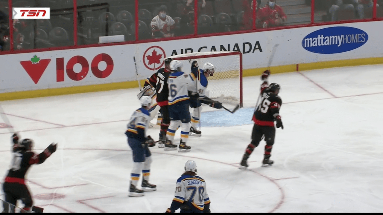 Kelly fait dévier un lancer | Sénateurs d’Ottawa