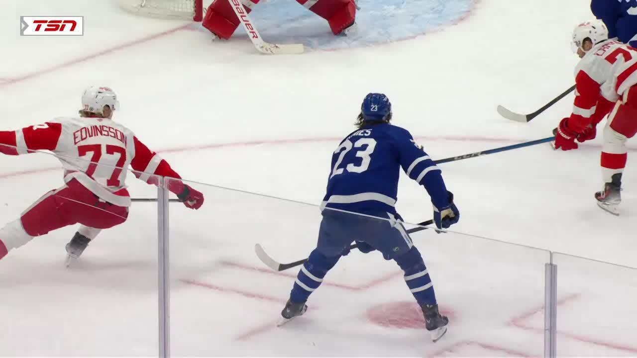 Knies et Matthews unissent leurs efforts | LNH.com