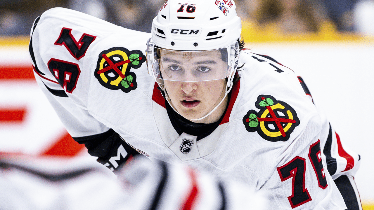 Lardis Rips One | Chicago Blackhawks