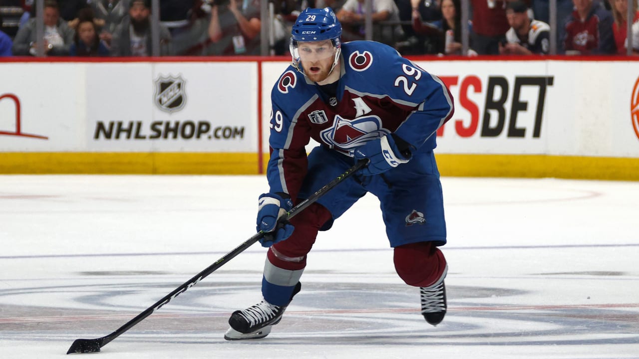 MacKinnon signs eight-year contract with Avalanche | NHL.com