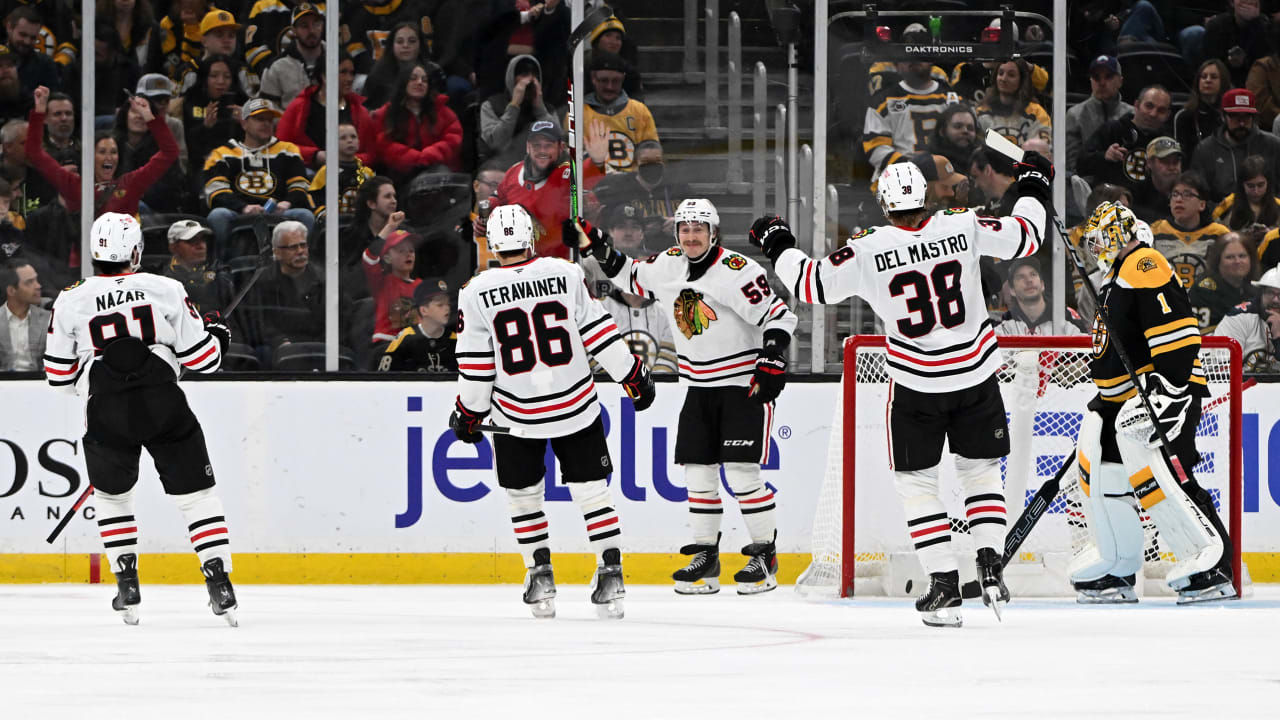 Blackhawks pull away from Bruins with 3 quick goals in 3rd | NHL.com