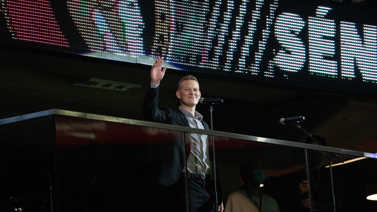 Three Thoughts: Sens win season opener on day Tkachuk signs | Ottawa ...