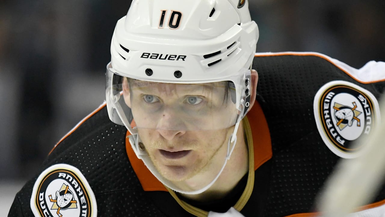 Perry practices with Ducks for first time since knee surgery: report ...