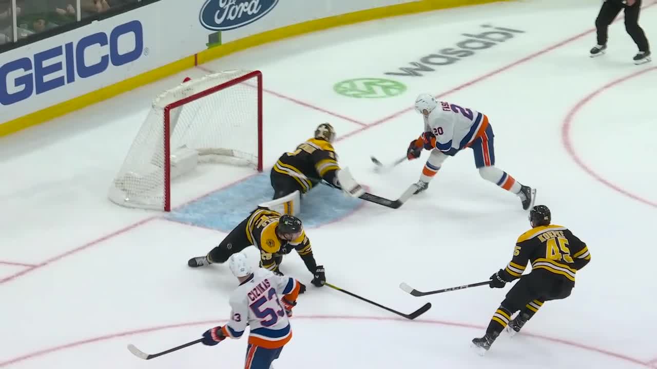 NYI@BOS: Swayman with a great save against Hudson Fasching | NHL.com