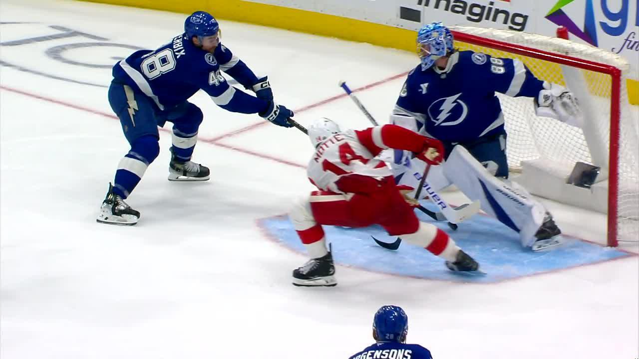 DET@TBL: Holl marque un but contre Andrei Vasilevskiy | LNH.com