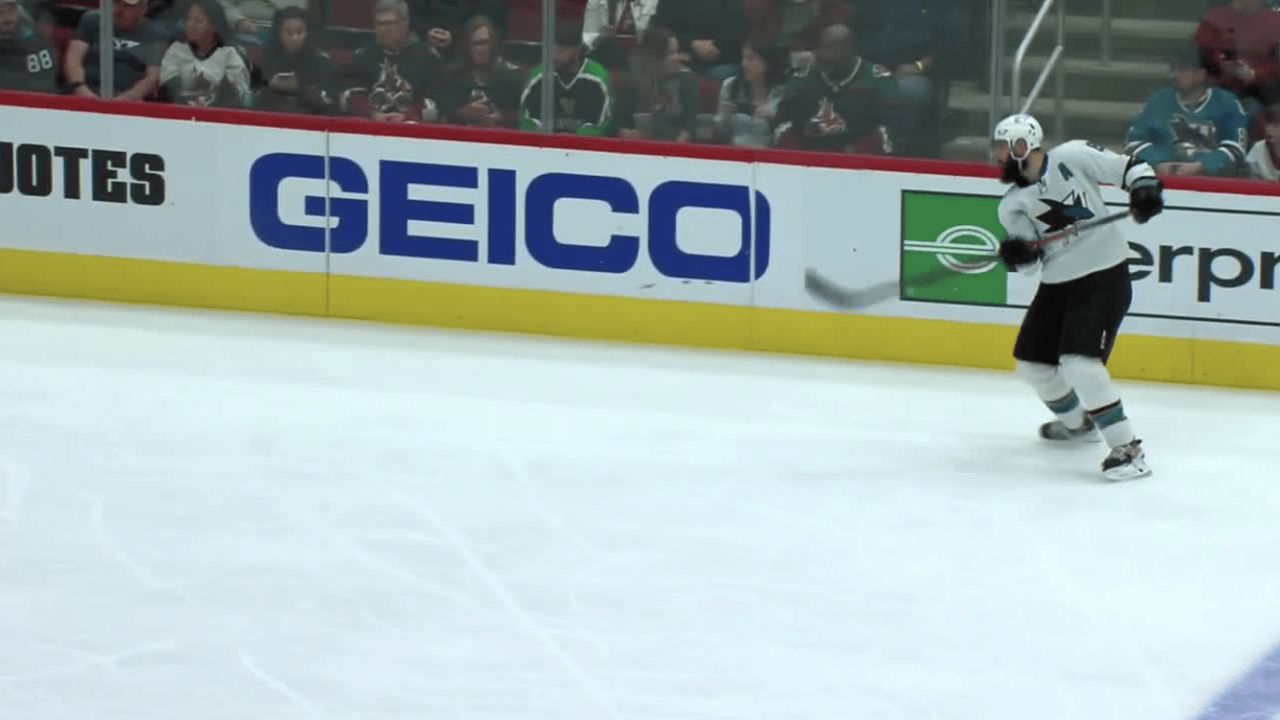 Burns décoche un boulet | Sharks de San Jose