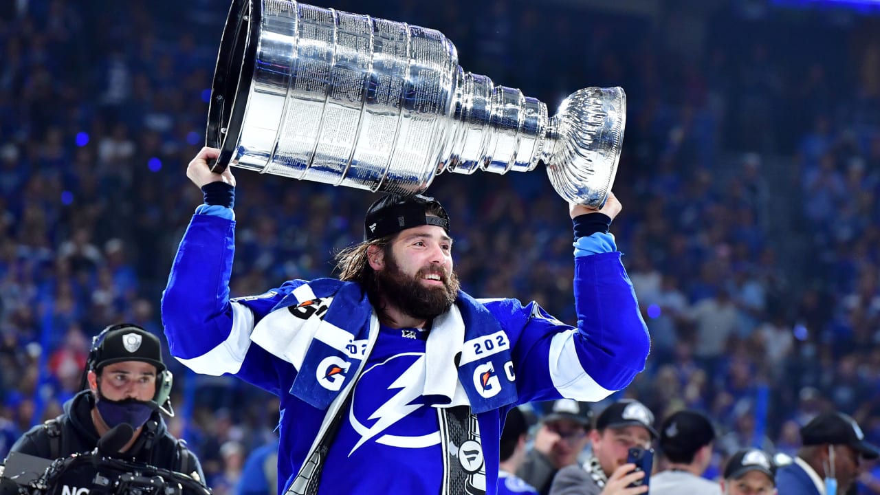 Maroon remporte la Coupe Stanley pour la troisième saison de suite ...