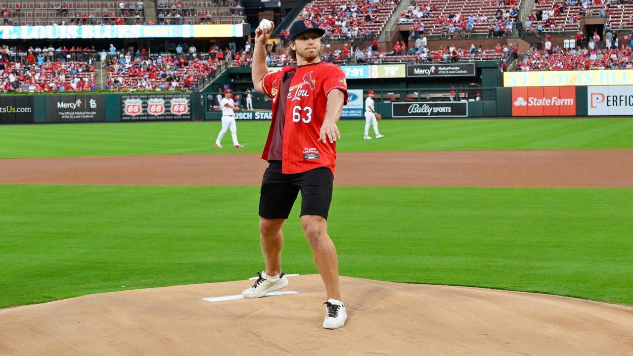 Neighbours throws out first pitch | St. Louis Blues