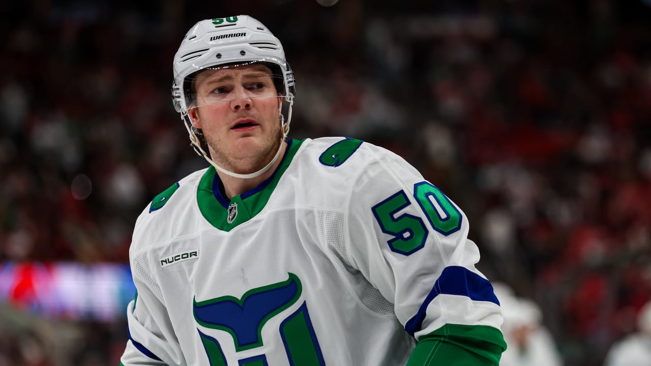 Hurricanes : Une longue absence pour Robinson | LNH.com