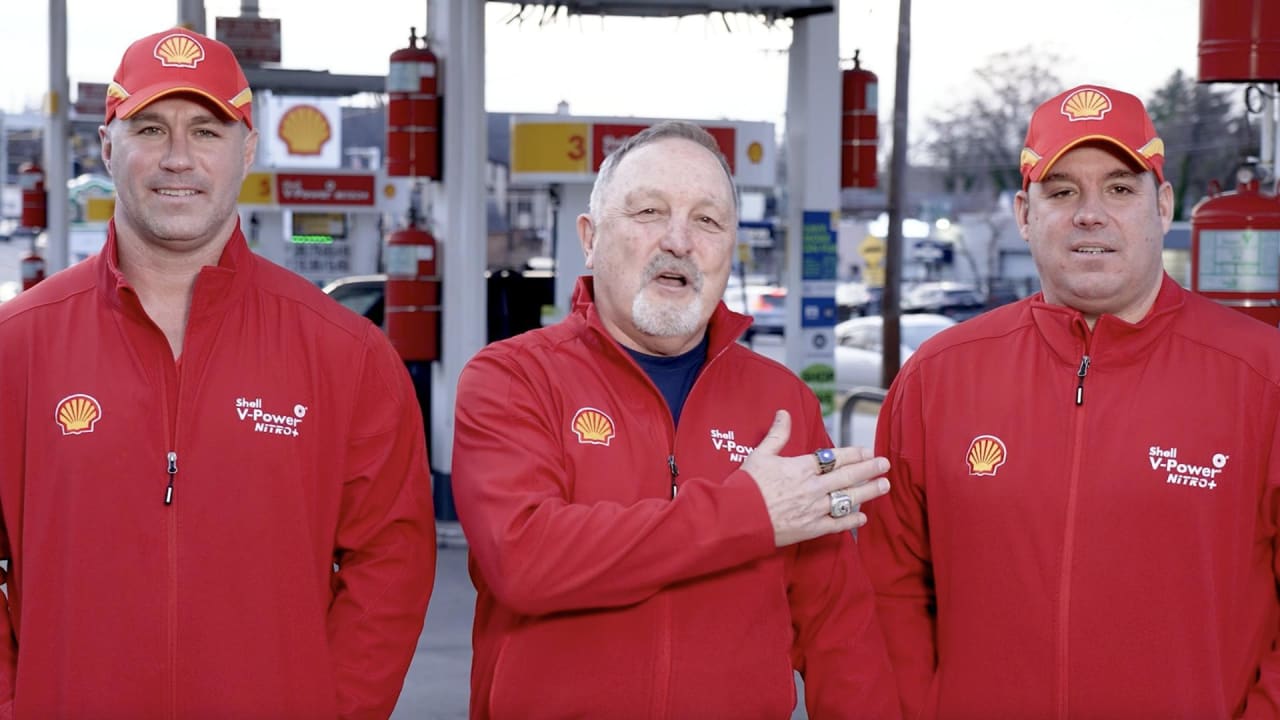 Isles Alumni Pull Prank at Shell | New York Islanders