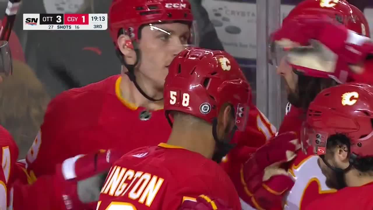 Tkachuk redirects shot upstairs | Calgary Flames