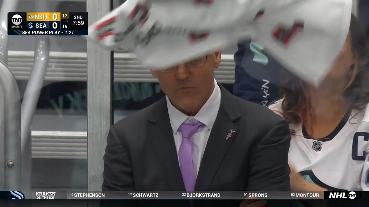 Schwartz throws towel back to Kraken bench, lands on Bylsma’s head ...