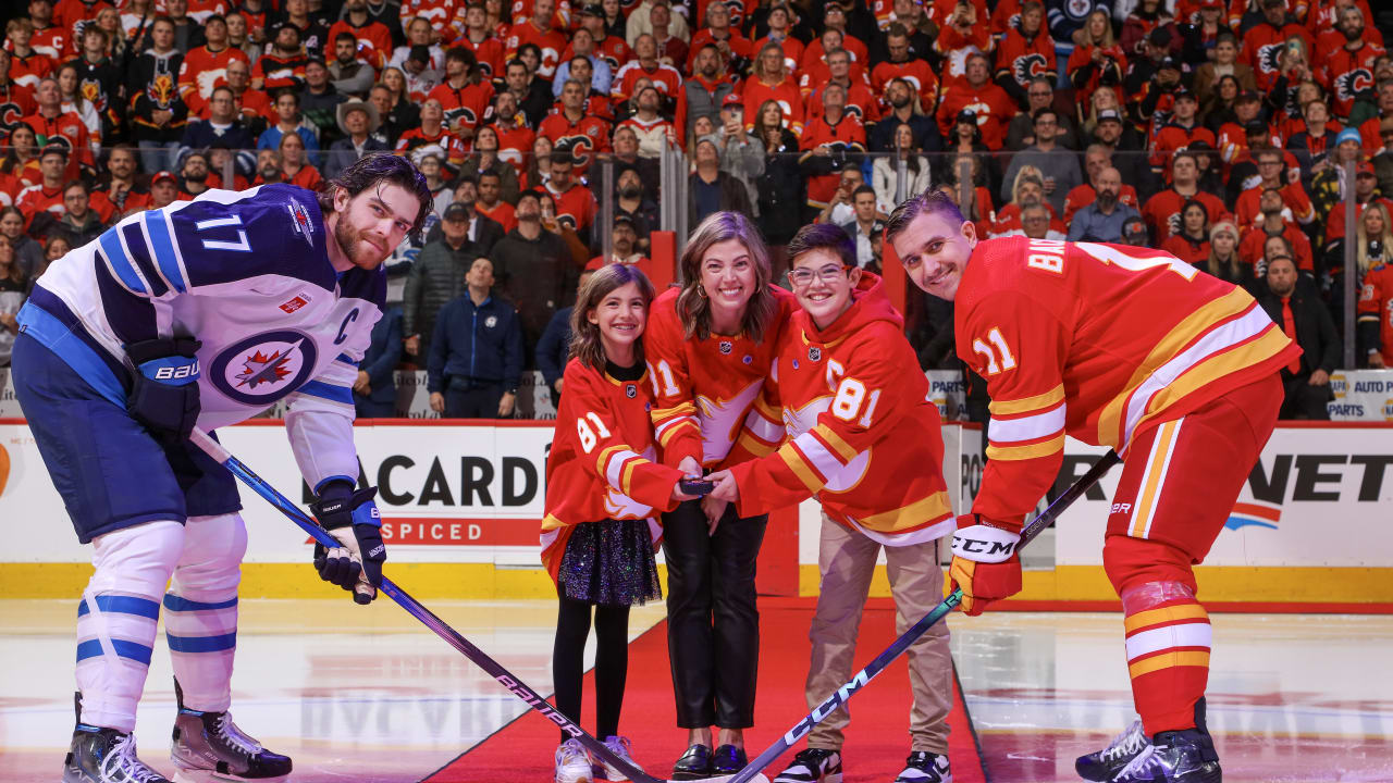 Snow's family drops the puck | NHL.com