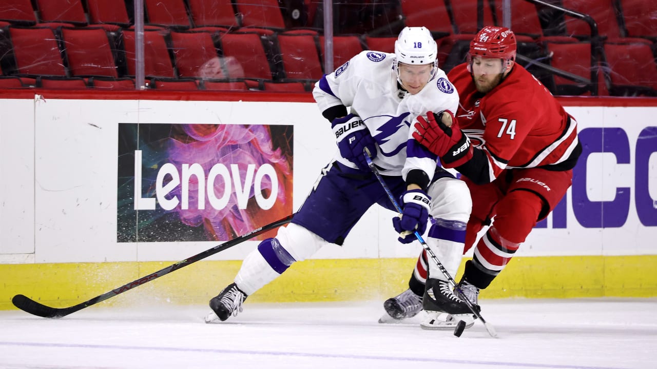 En trois points : Lightning vs Hurricanes, match no 1 | LNH.com