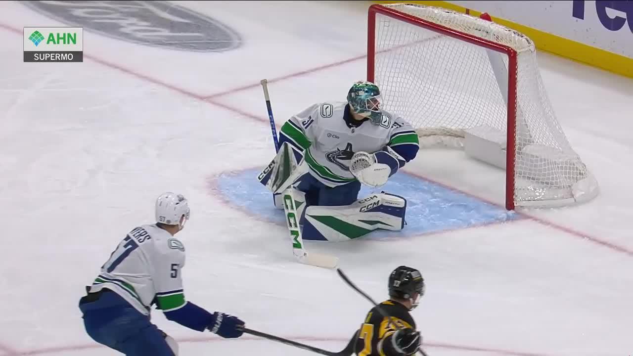 Bryan Rust with a Goal vs. Vancouver Canucks | Pittsburgh Penguins