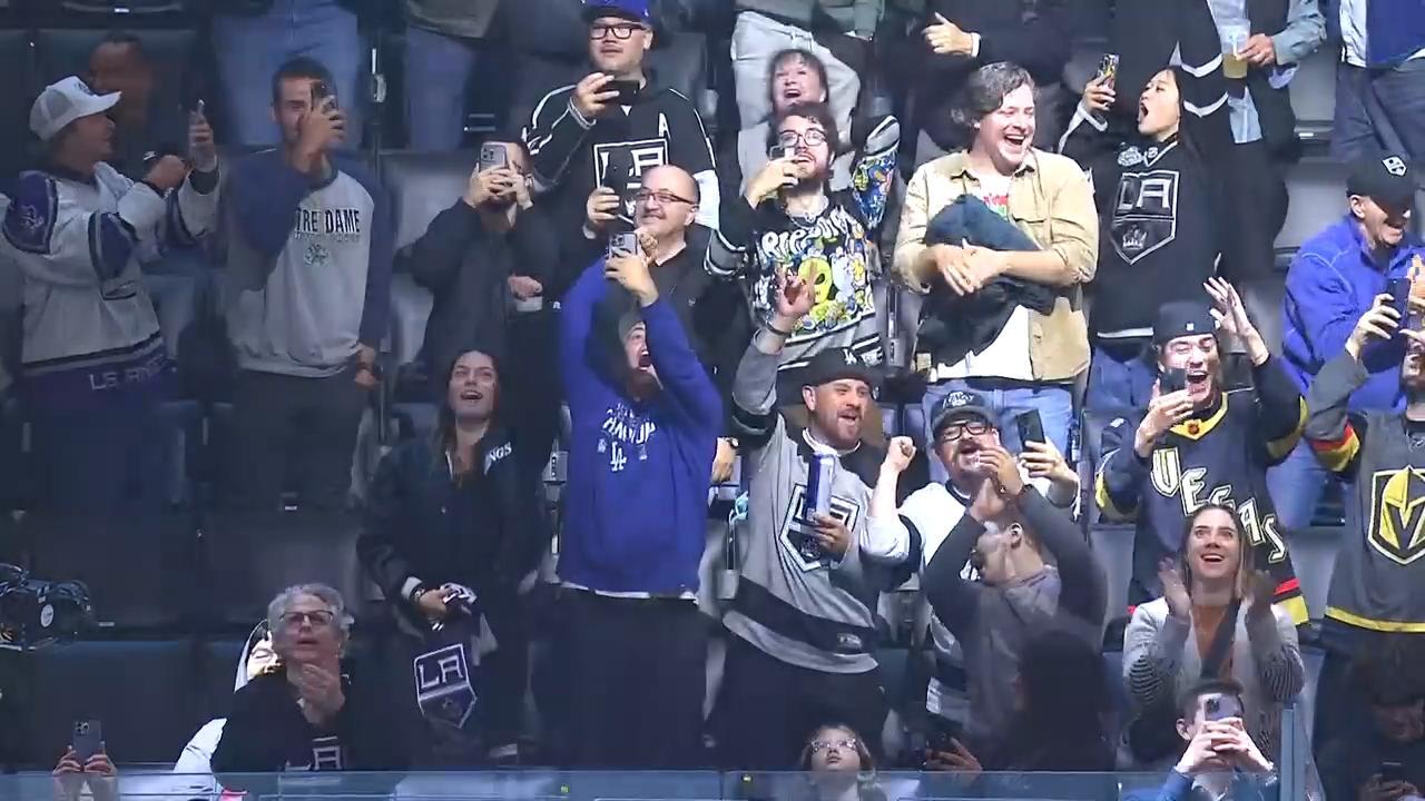 Kings fans celebrate Dodgers' World Series win in stands | NHL.com
