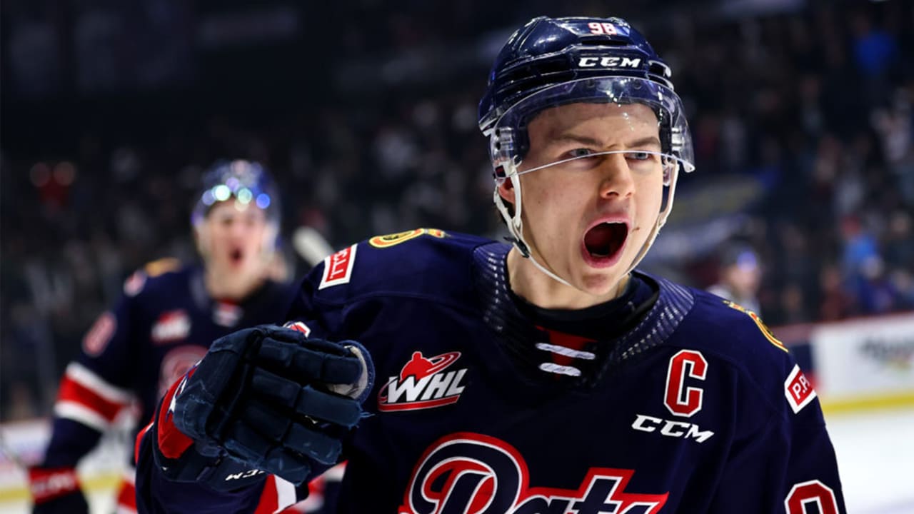 La famille à la base du talent générationnel qu'est devenu Bedard | LNH.com