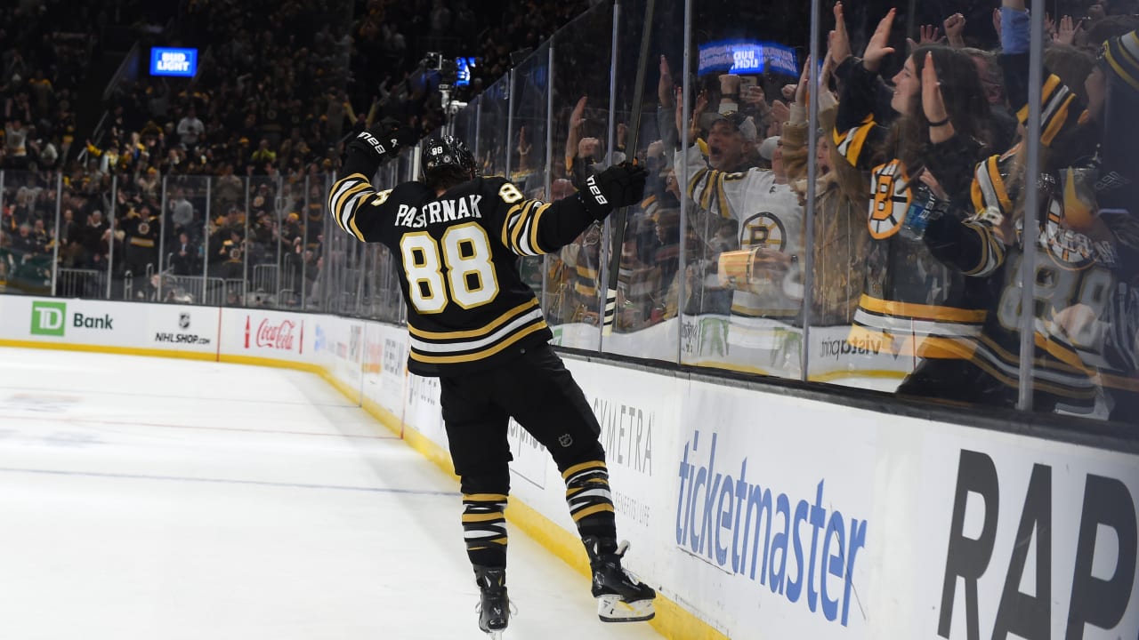 Bruins Rally Past Devils with Four-Goal Second Period | Boston Bruins
