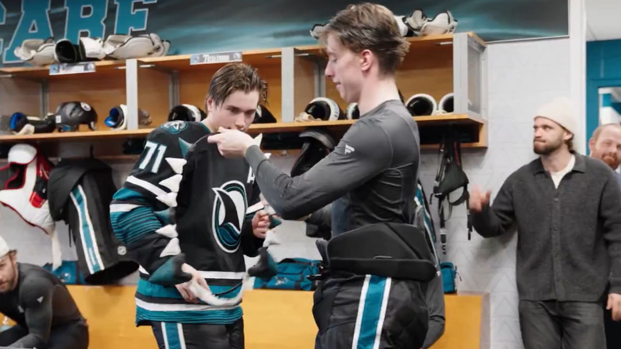 Star Wears: Sharks award shark tooth necklace to player of game | NHL.com