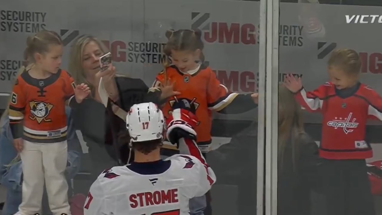 Dylan Strome shares sweet moment with family before game against ...