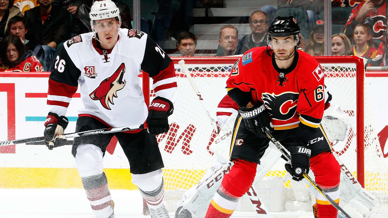 Michael Stone est échangé aux Flames | LNH.com