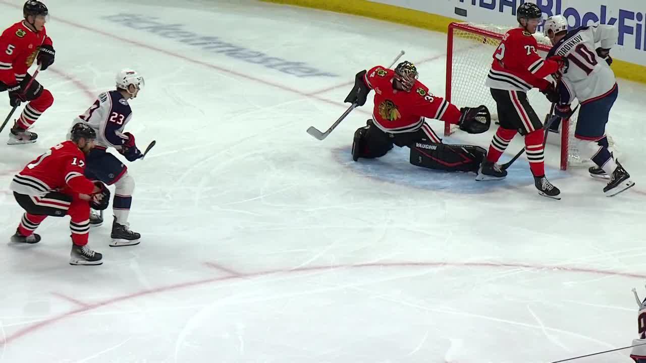 Mrazek Makes Key Glove Save | Chicago Blackhawks