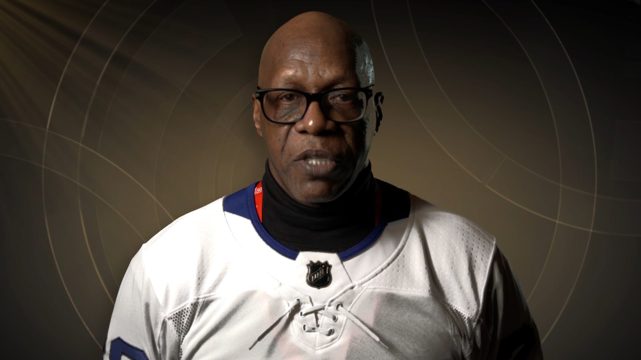 James on debut with Sabres | NHL.com/es