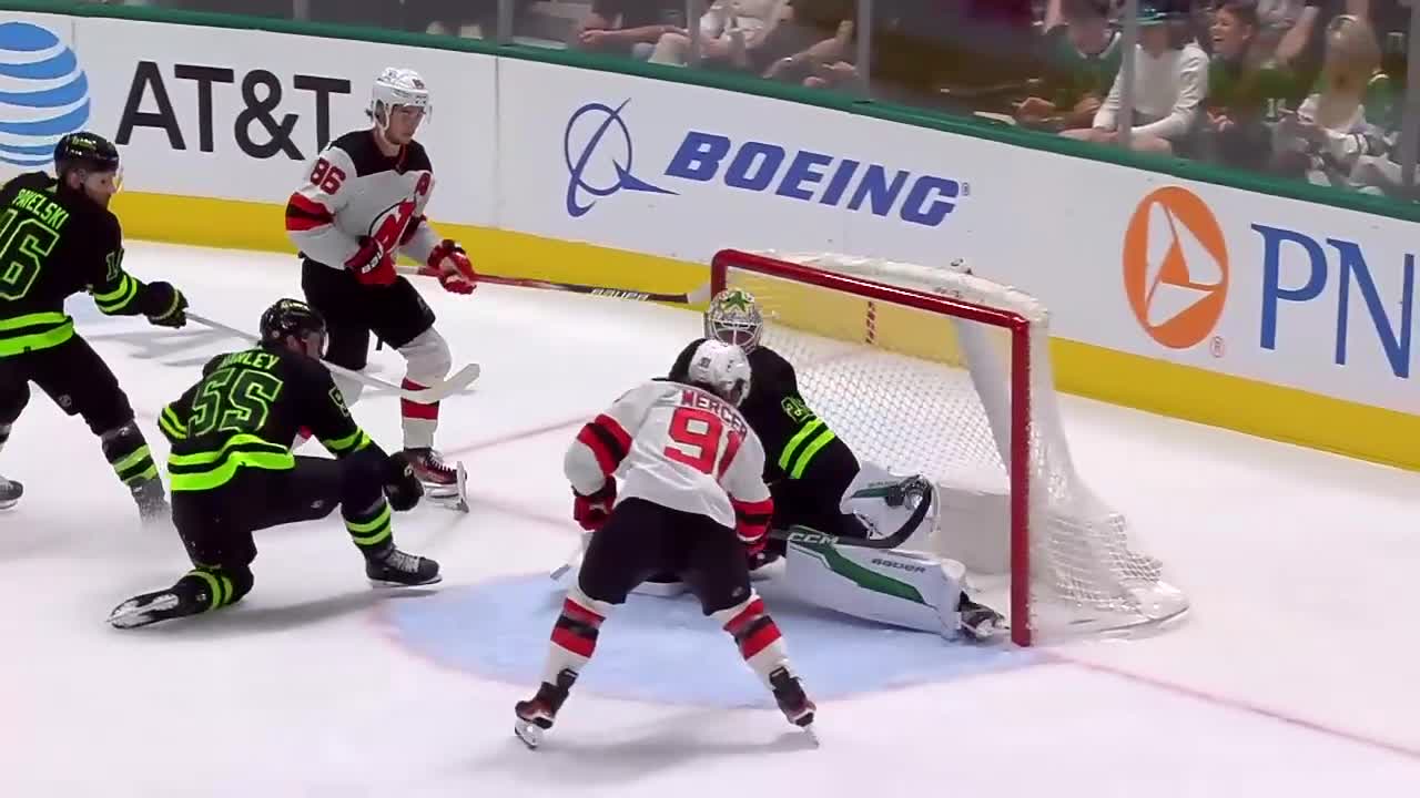 Oettinger flashes glove | NHL.com
