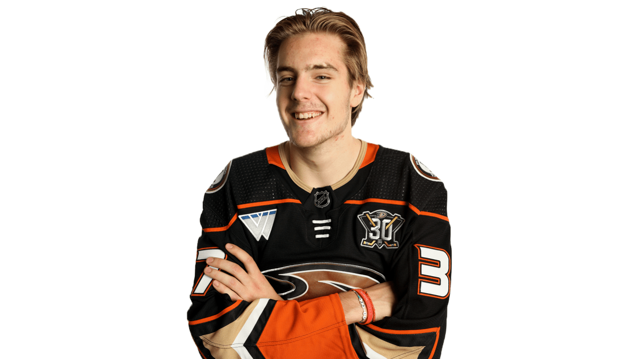 A Closer Look: Leo Carlsson | Anaheim Ducks