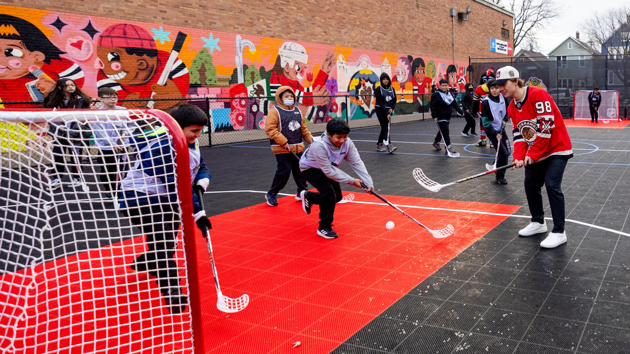 NHL, Blackhawks open ball hockey rink in Chicago as legacy to Winter ...