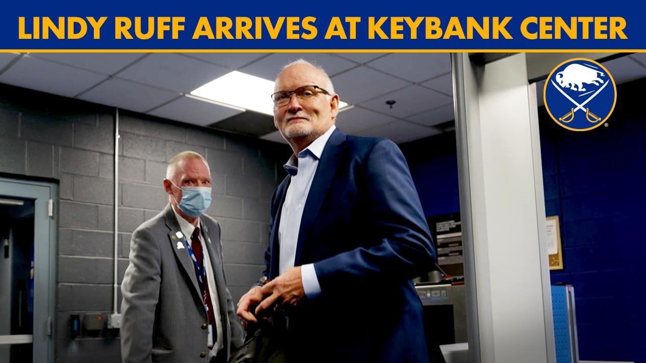 Lindy Ruff Arrives At KeyBank Center | Buffalo Sabres