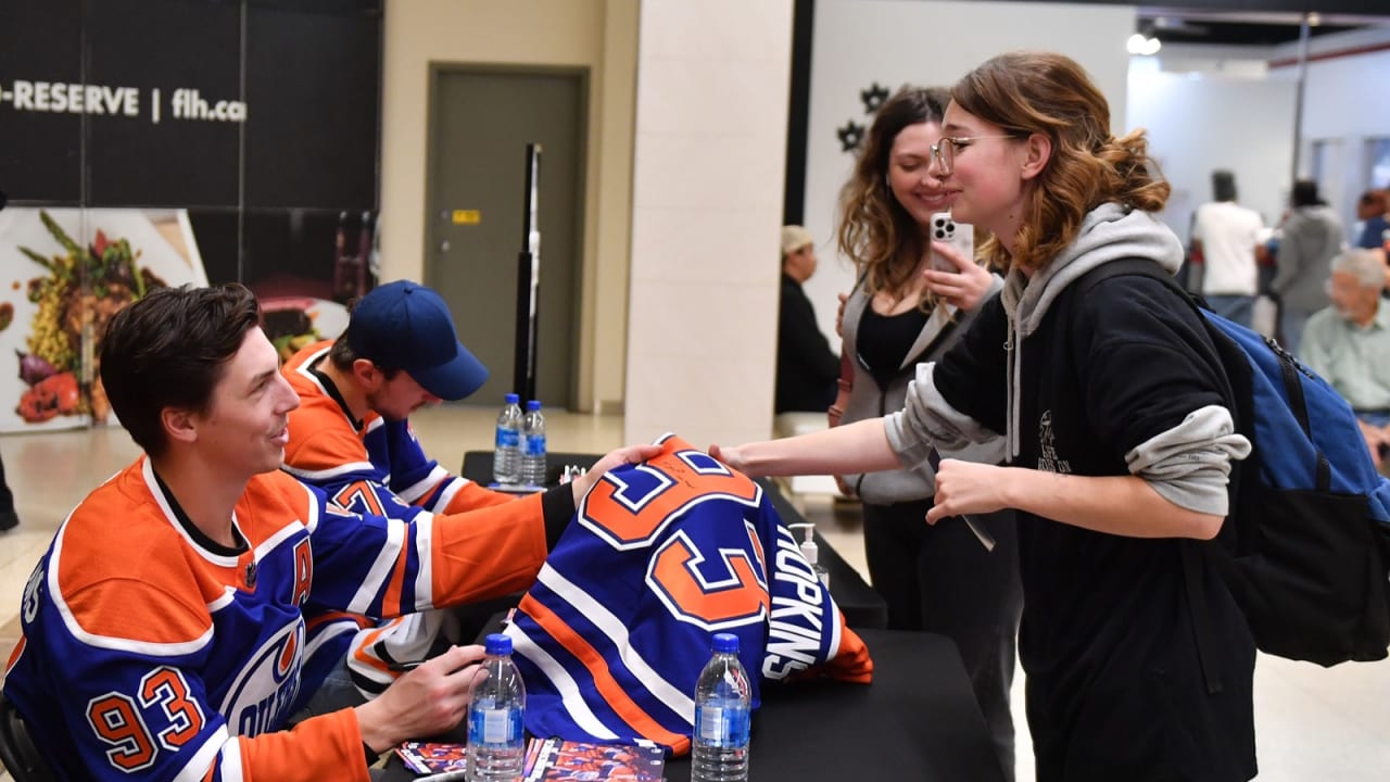 West Edmonton Mall Autograph Session | Edmonton Oilers