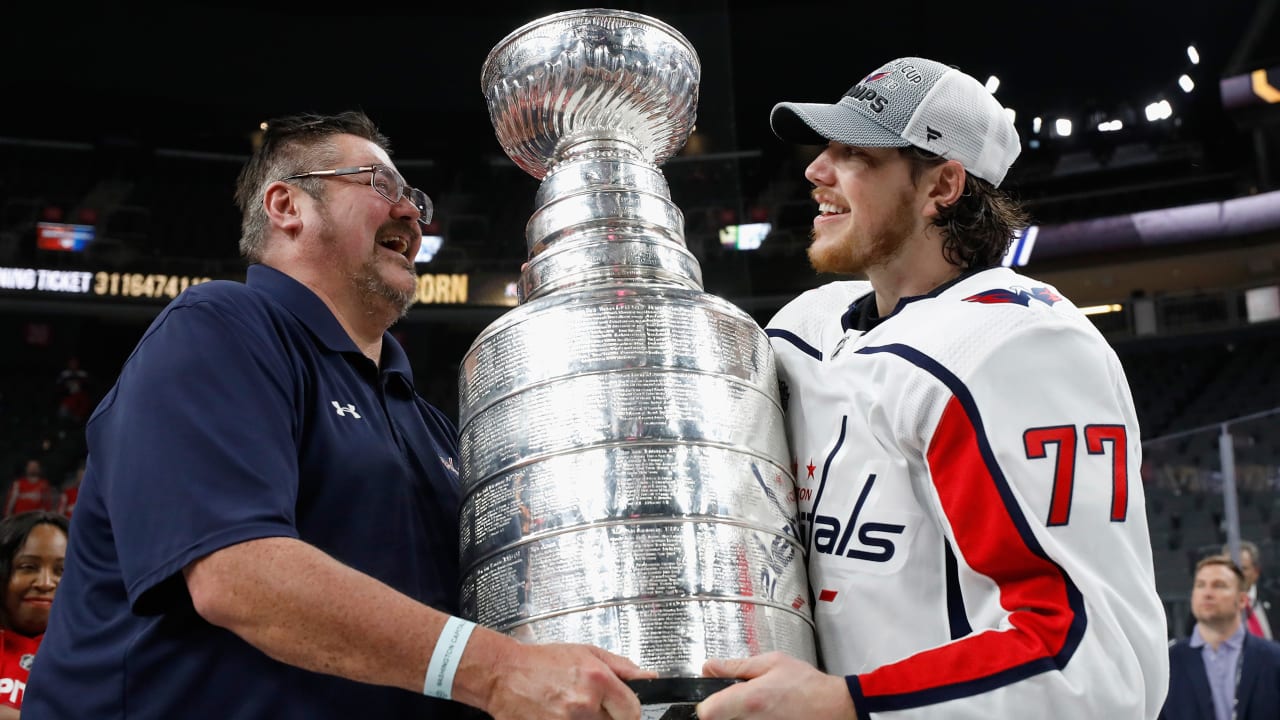 Oshie's father dies, was on ice for Capitals' Cup celebration | NHL.com