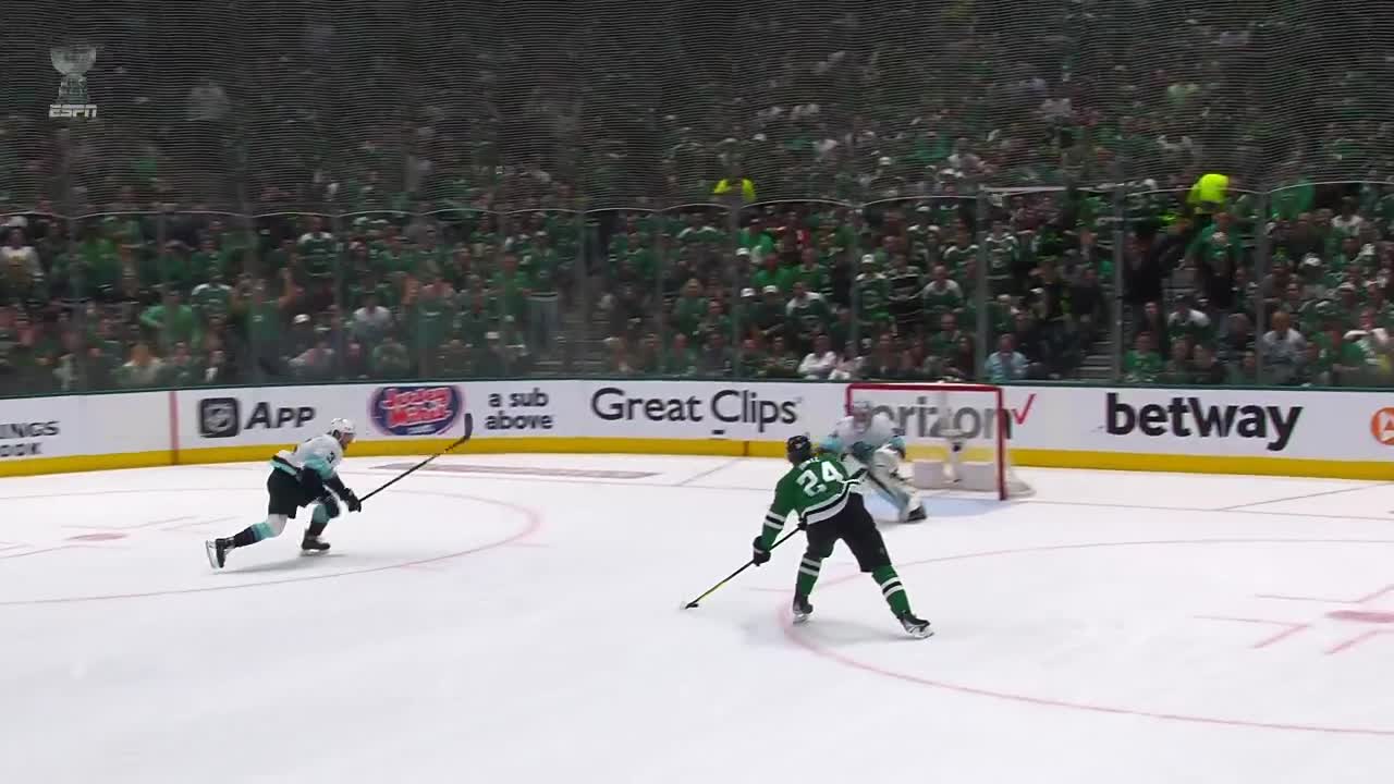 Hintz kicks off the scoring | Dallas Stars