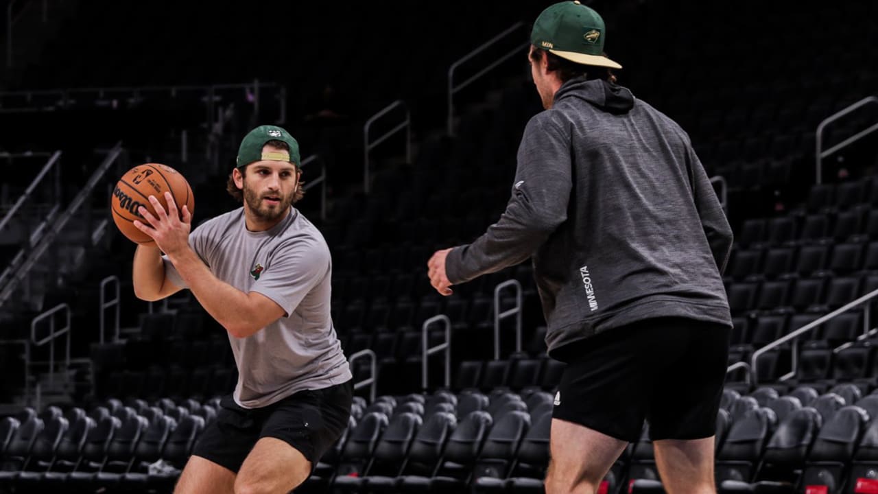 Wild shoot hoops on Pistons court | NHL.com
