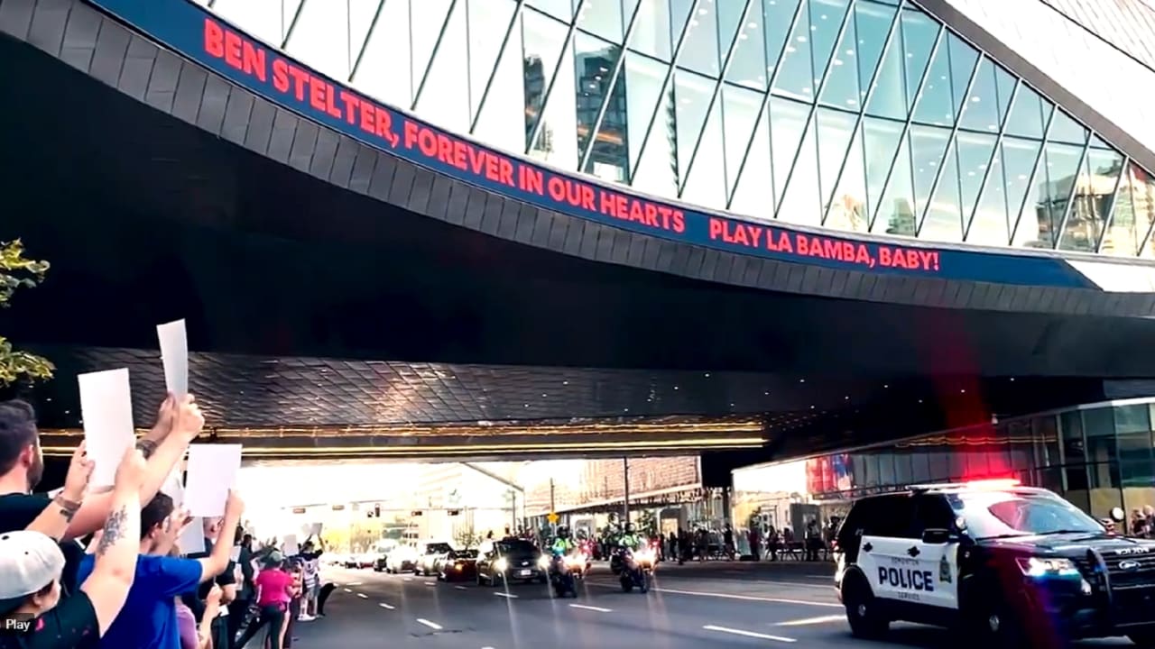 Oilers fans line streets in memory of late superfan Ben Stelter | NHL.com