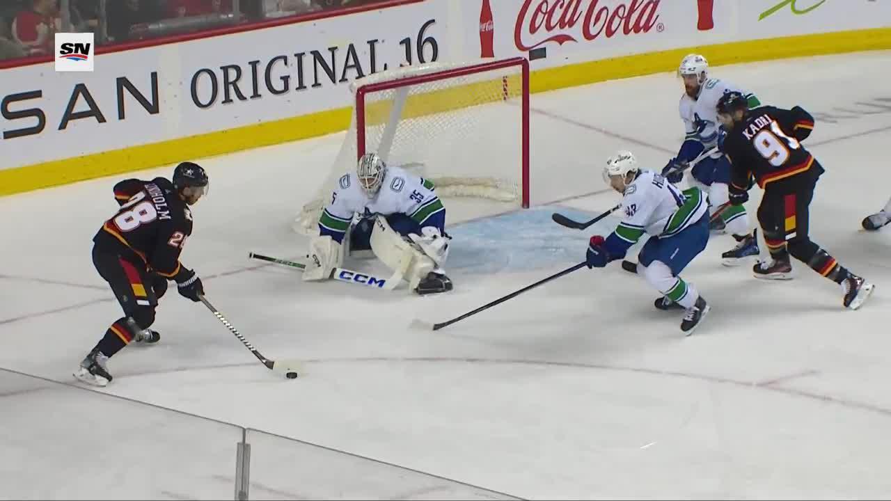 VAN@CGY: Lindholm scores goal against Thatcher Demko | NHL.com