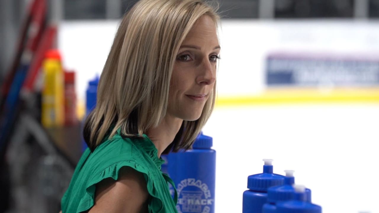 Stick Tap for Service winner | NHL.com