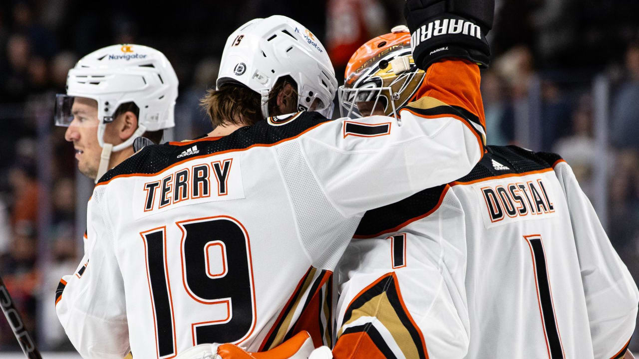 Highlight: Ducks Beat Coyotes 5-4 | Anaheim Ducks