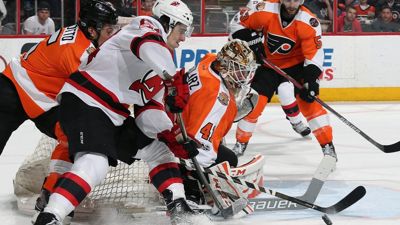 Flyers win after goalie Michal Neuvirth collapses | NHL.com