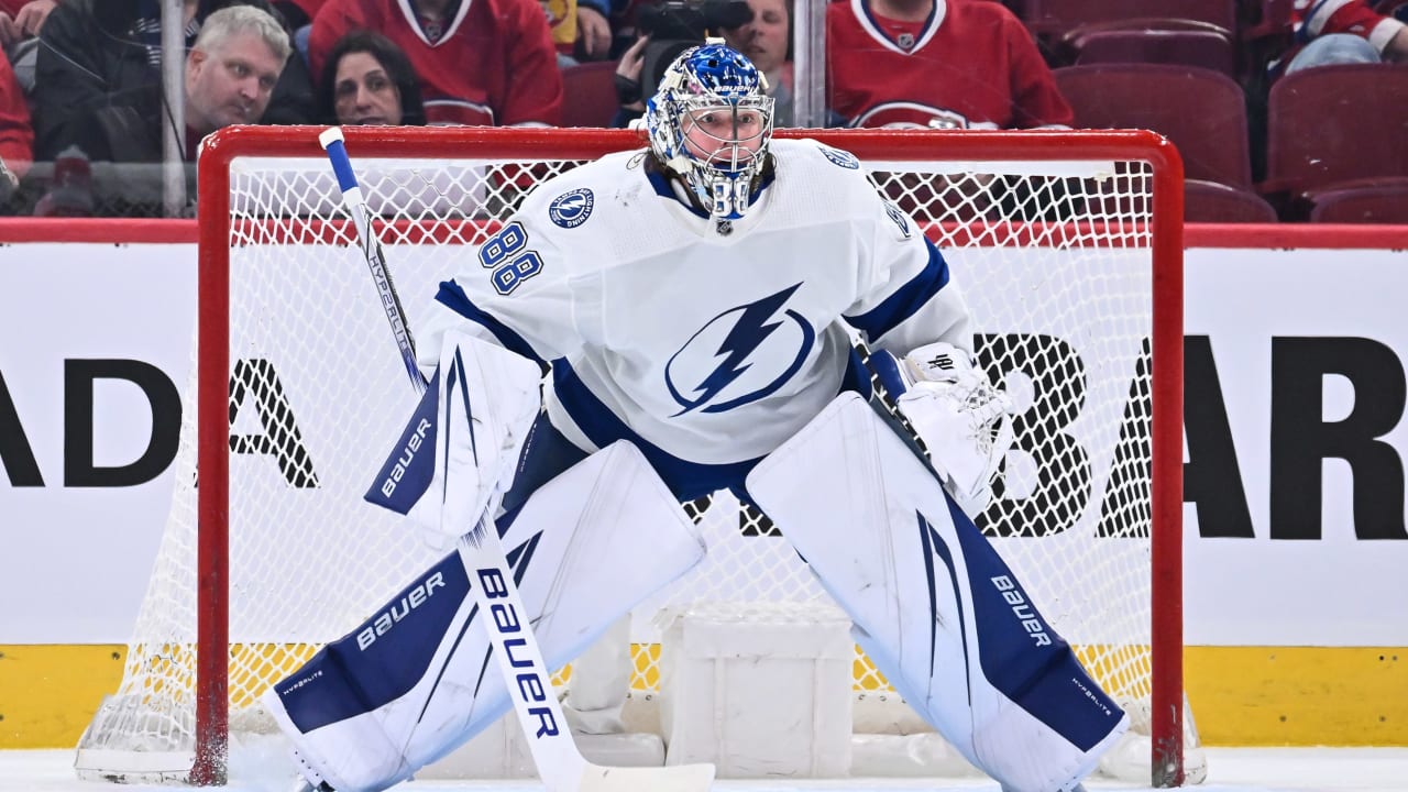 Maalivahti Andrei Vasilevski osallistui jo Lightningin harjoituksiin ...