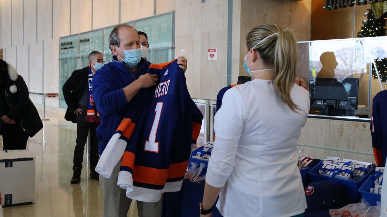 Islanders Drop Off Holiday Gifts For First Responders | New York Islanders
