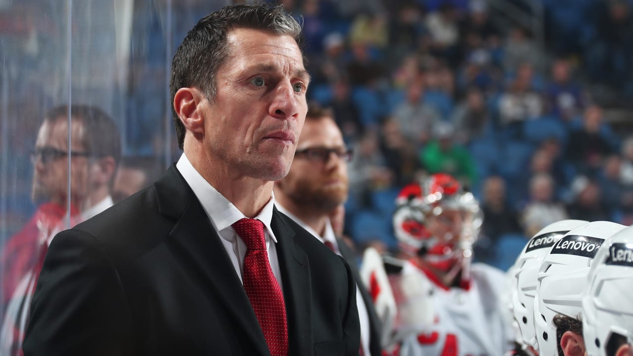 Course aux trophées : Un autre Jack-Adams pour Brind'Amour? | LNH.com